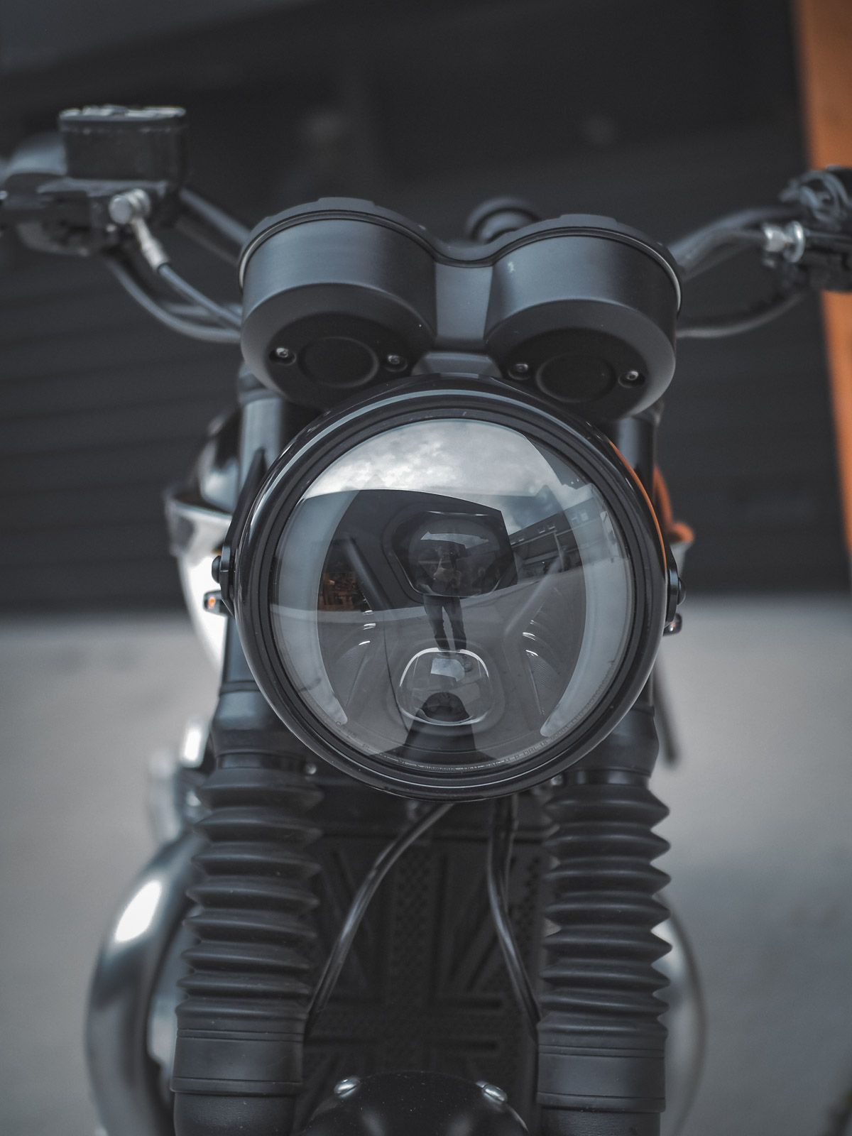 LED headlights with bend lighting