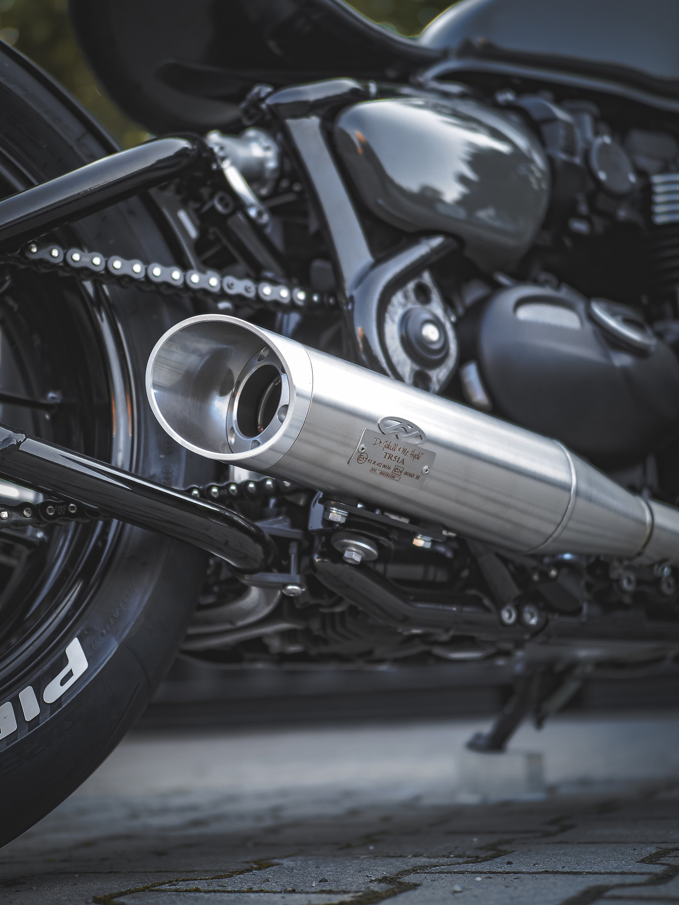 Dr Jekill & Mr Hyde flap exhaust Triumph Bobber | legal | available ...